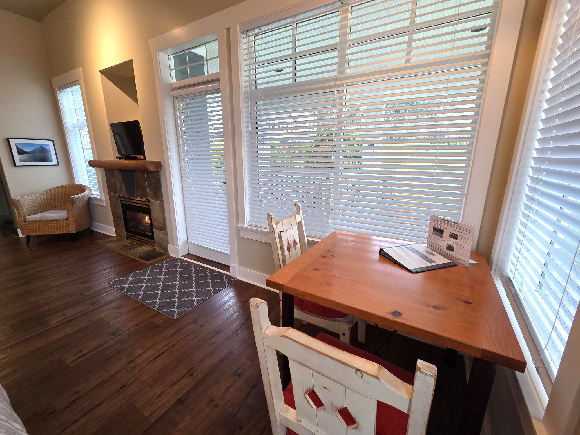 Dining area-2025 – Craig Bay